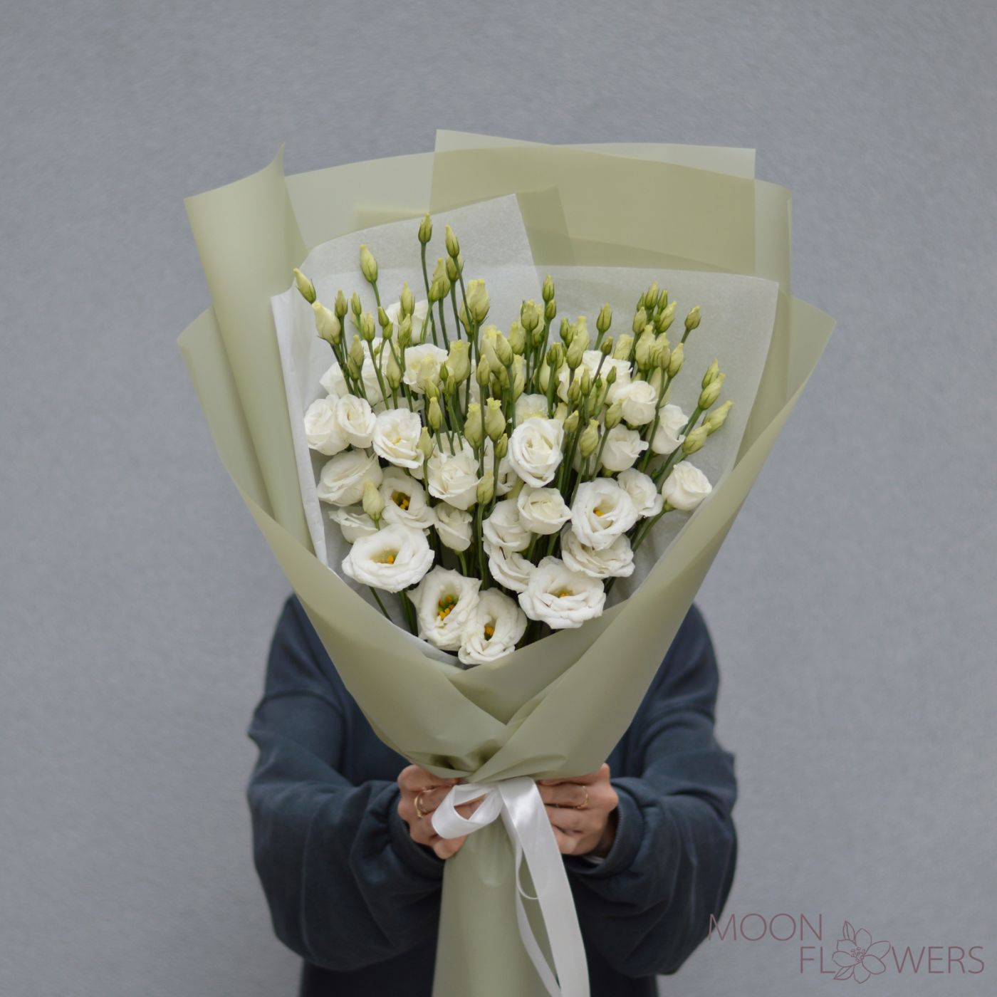 Buchet din eustoma albă - livrare flori Chișinău