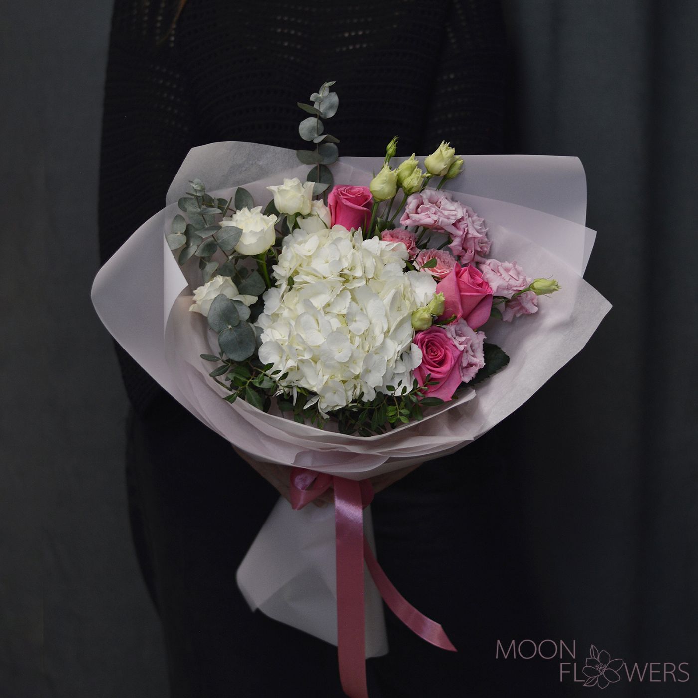 Buchet de hortensie albă și trandafiri roz - livrare flori