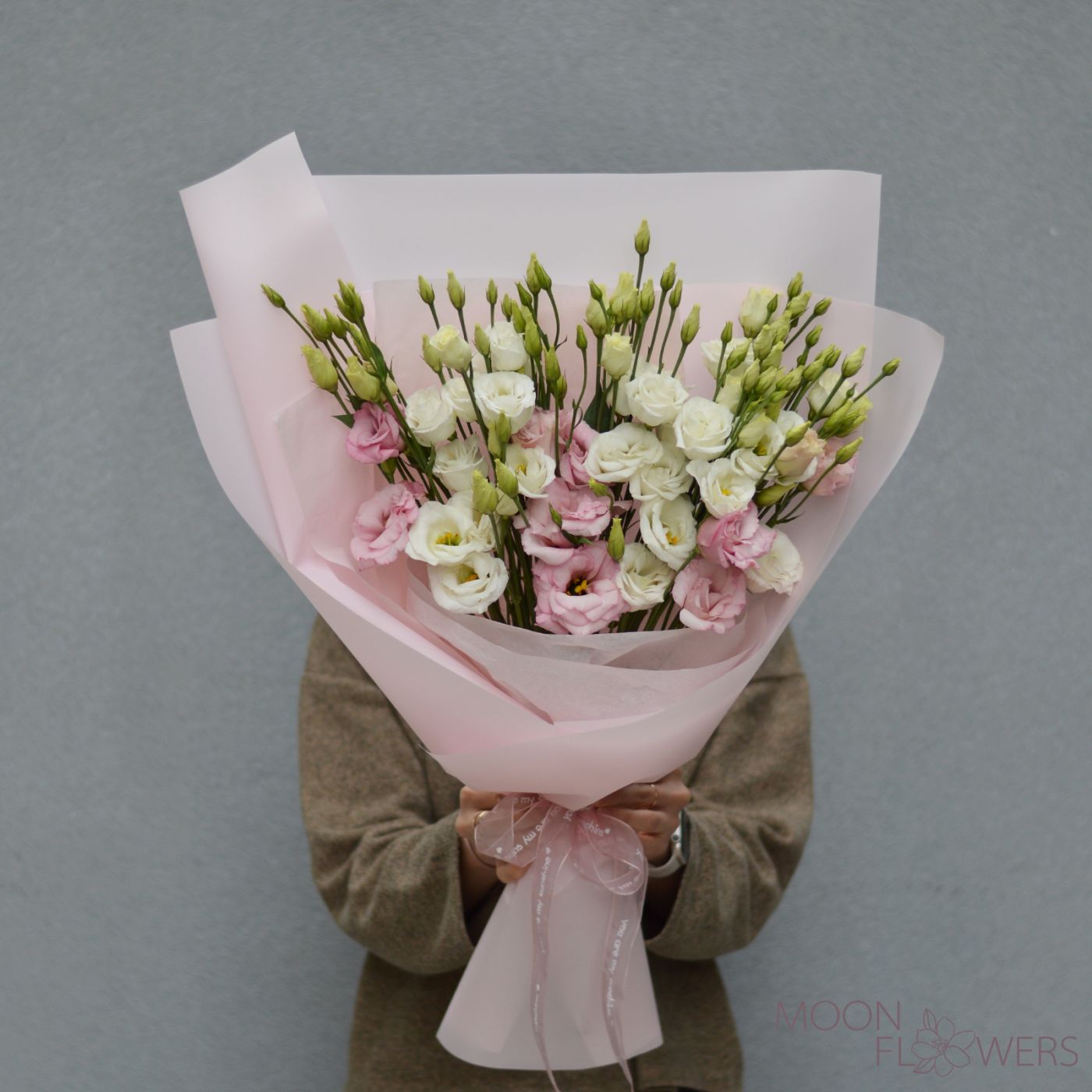 Buchet de eustoma alb și roz – livrare flori Chișinău