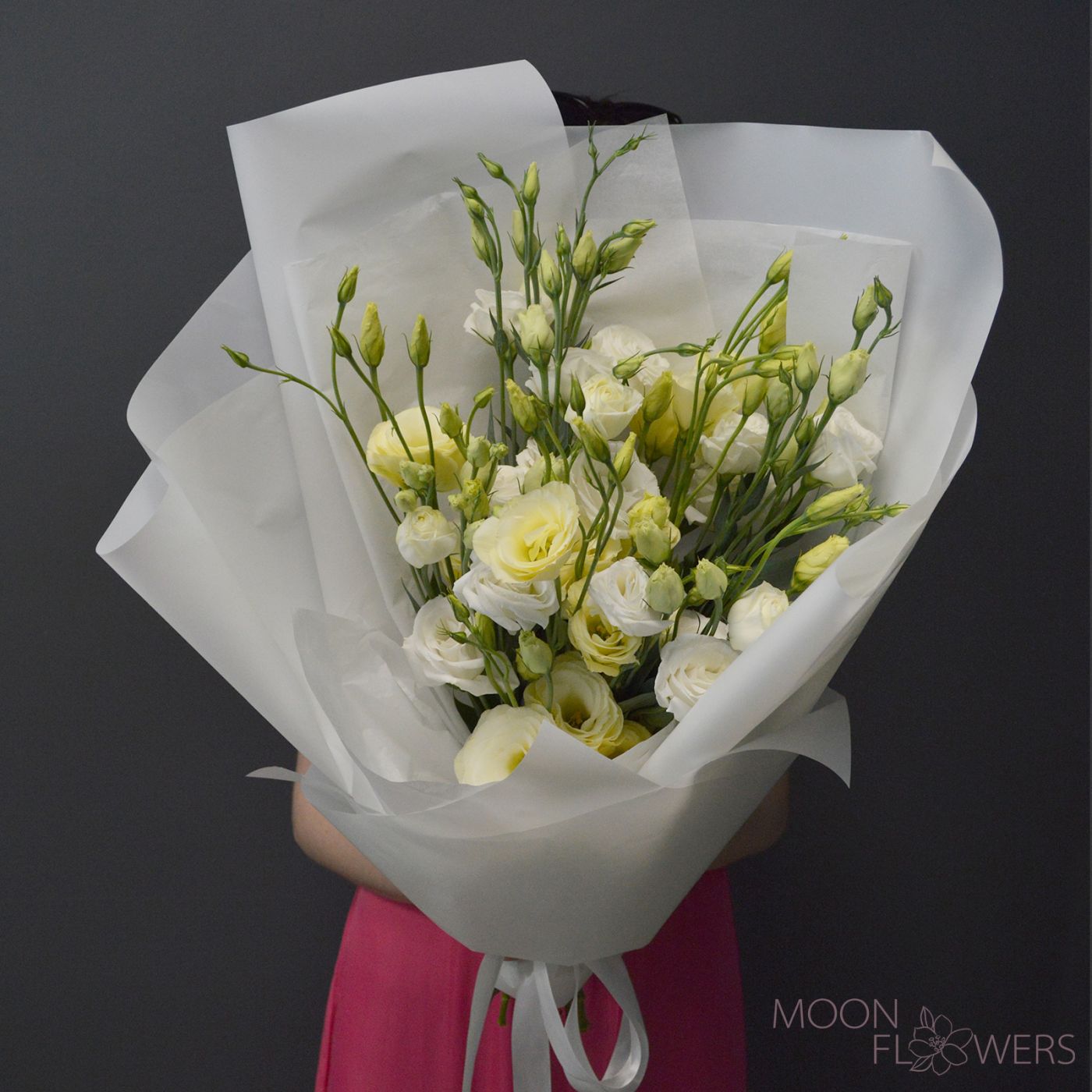 Buchet din eustoma albă și galbenă - Livrare flori Chisinau