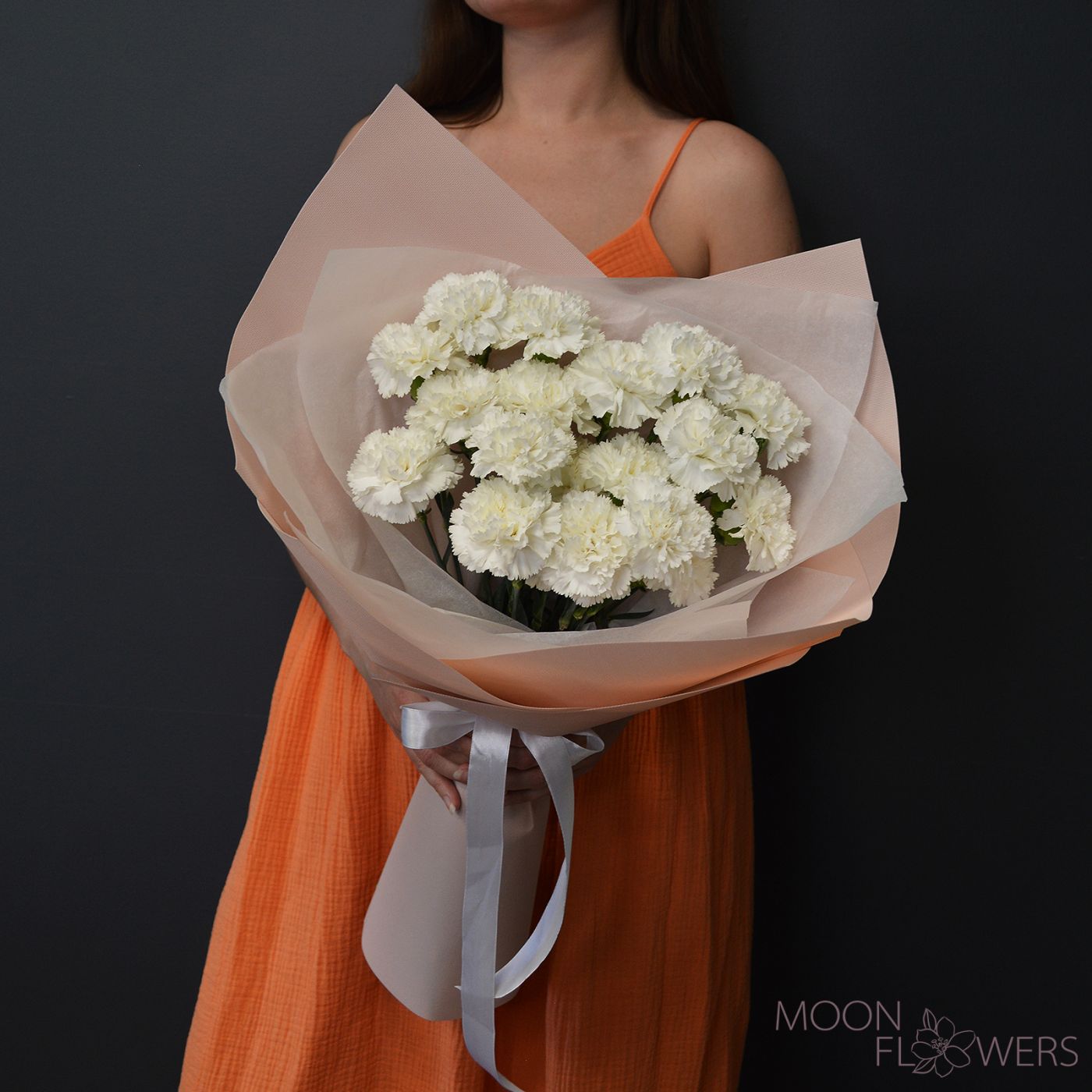 Buchet din garoafe albe - livrare flori Chișinău