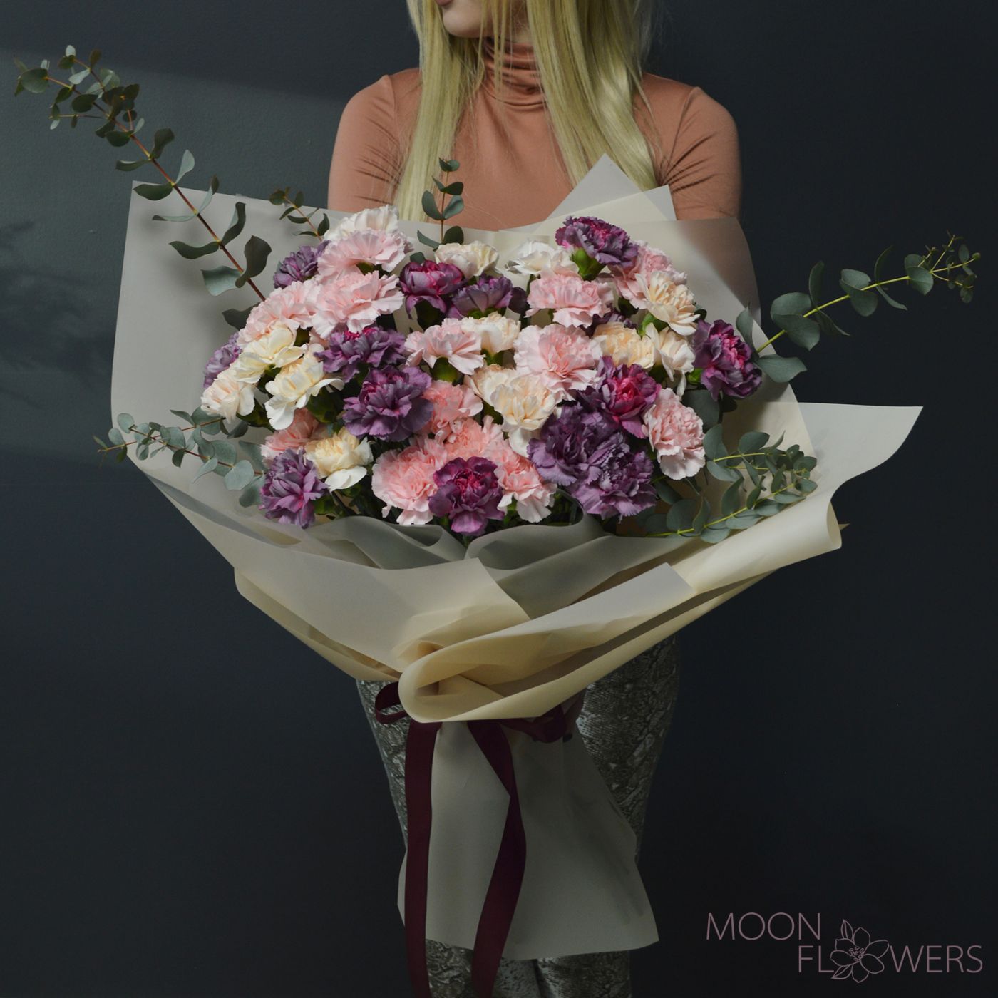 Buchet din garoafe multicolore - livrare flori Chișinău & Moldova