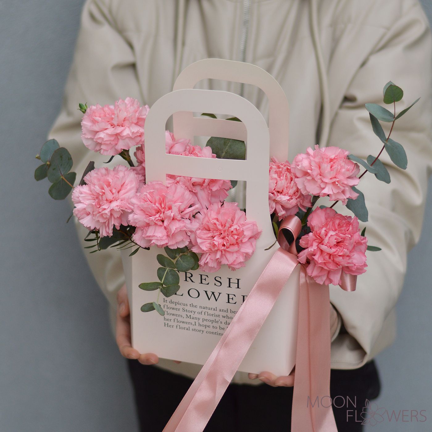 Gentuta Fresh Flower cu garoafe roz - livrare flori Chișinău