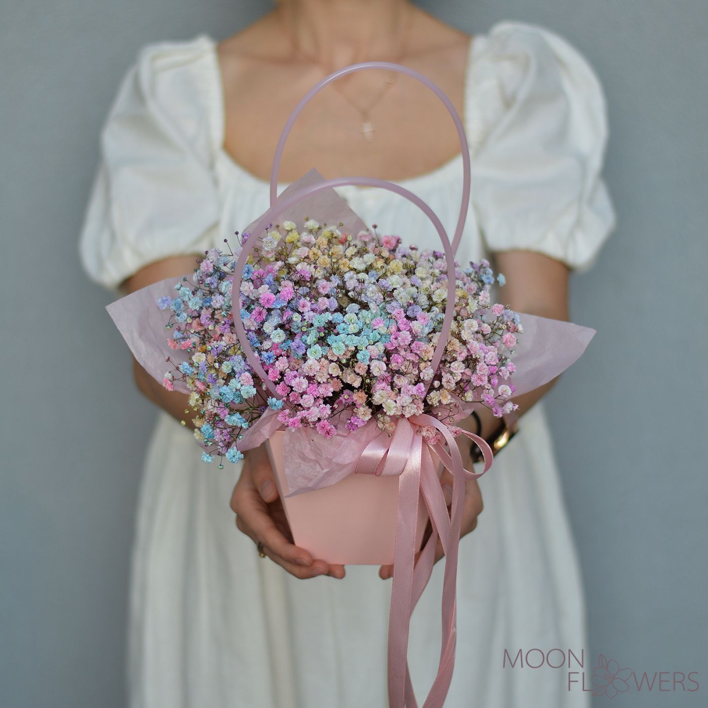 Gentuța cu gypsophila colorată - Livrare flori Chișinău